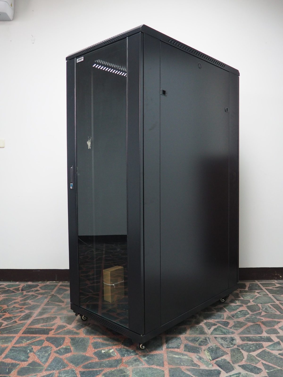 Glass Front and Metal Real Door 32U Networking Cabinet with 600mm Width ...